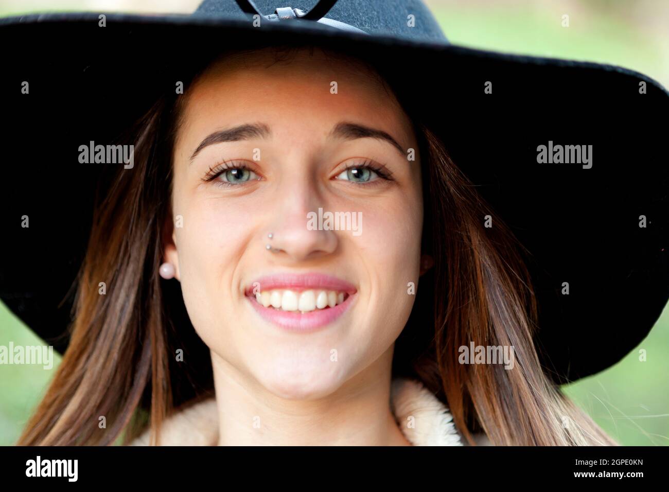 Vintage lady in big hat hi-res stock photography and images - Alamy