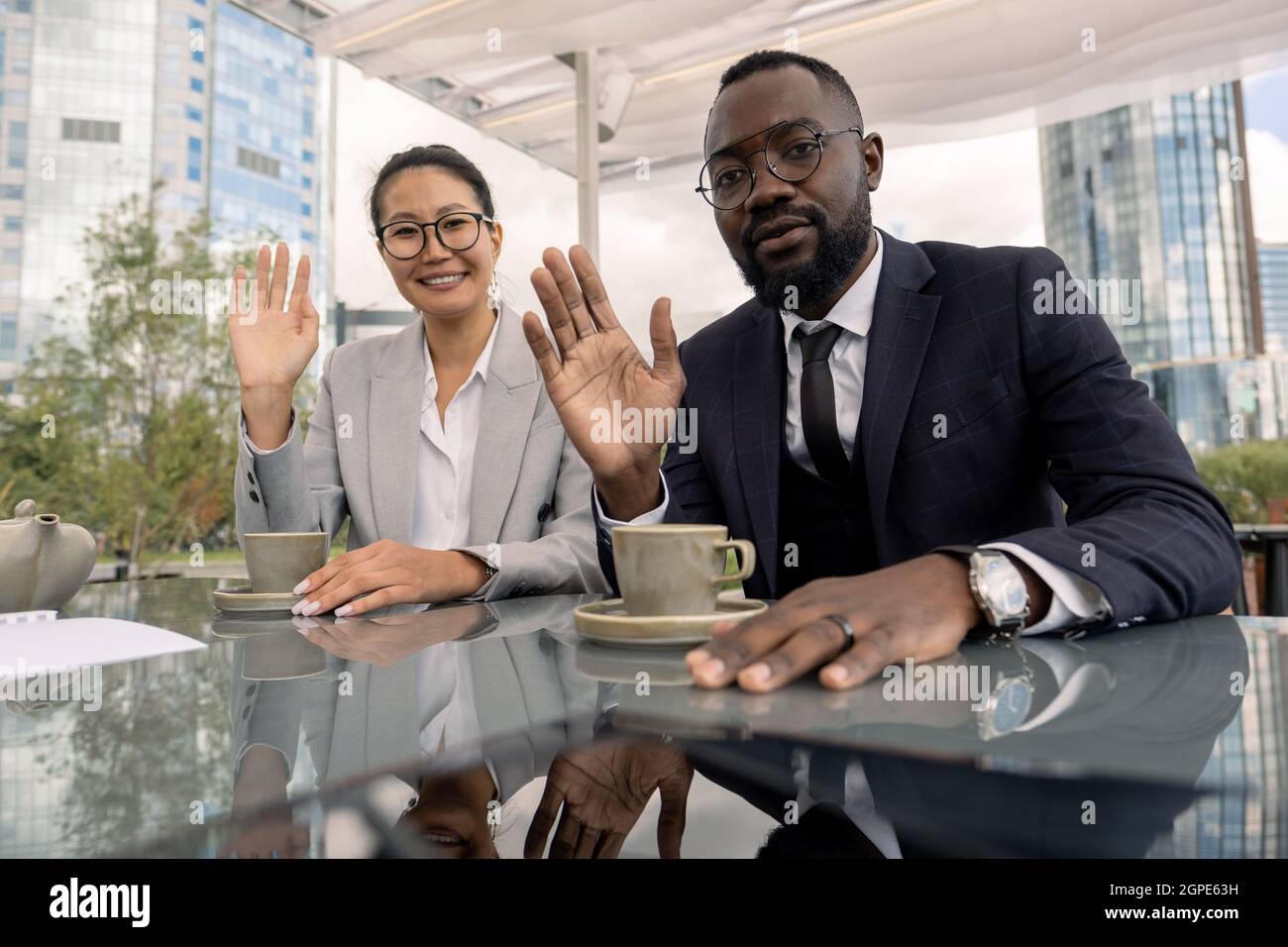 Group happy business people waving hi-res stock photography and images ...