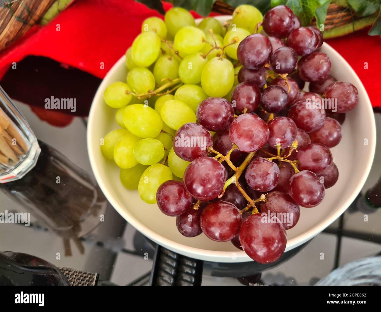 Green and rose grapes background Stock Photo - Alamy