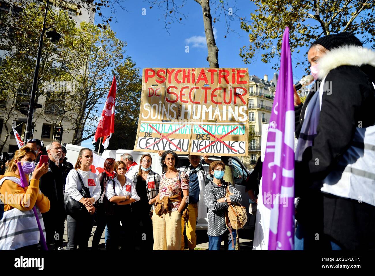 Gathering of psychologists in front of the ministry of health for the ...