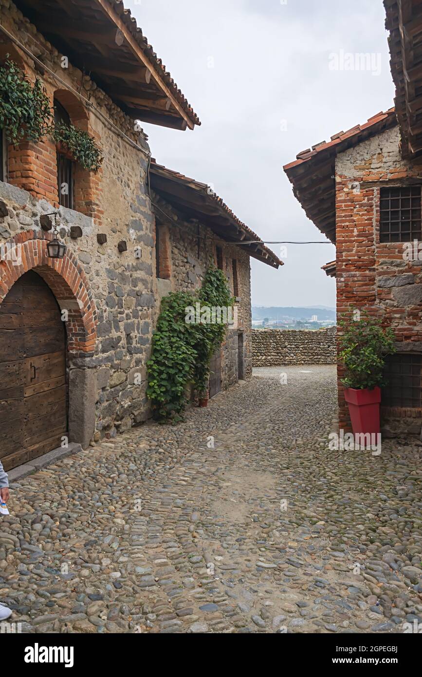 Villaggio rustico hi-res stock photography and images - Alamy