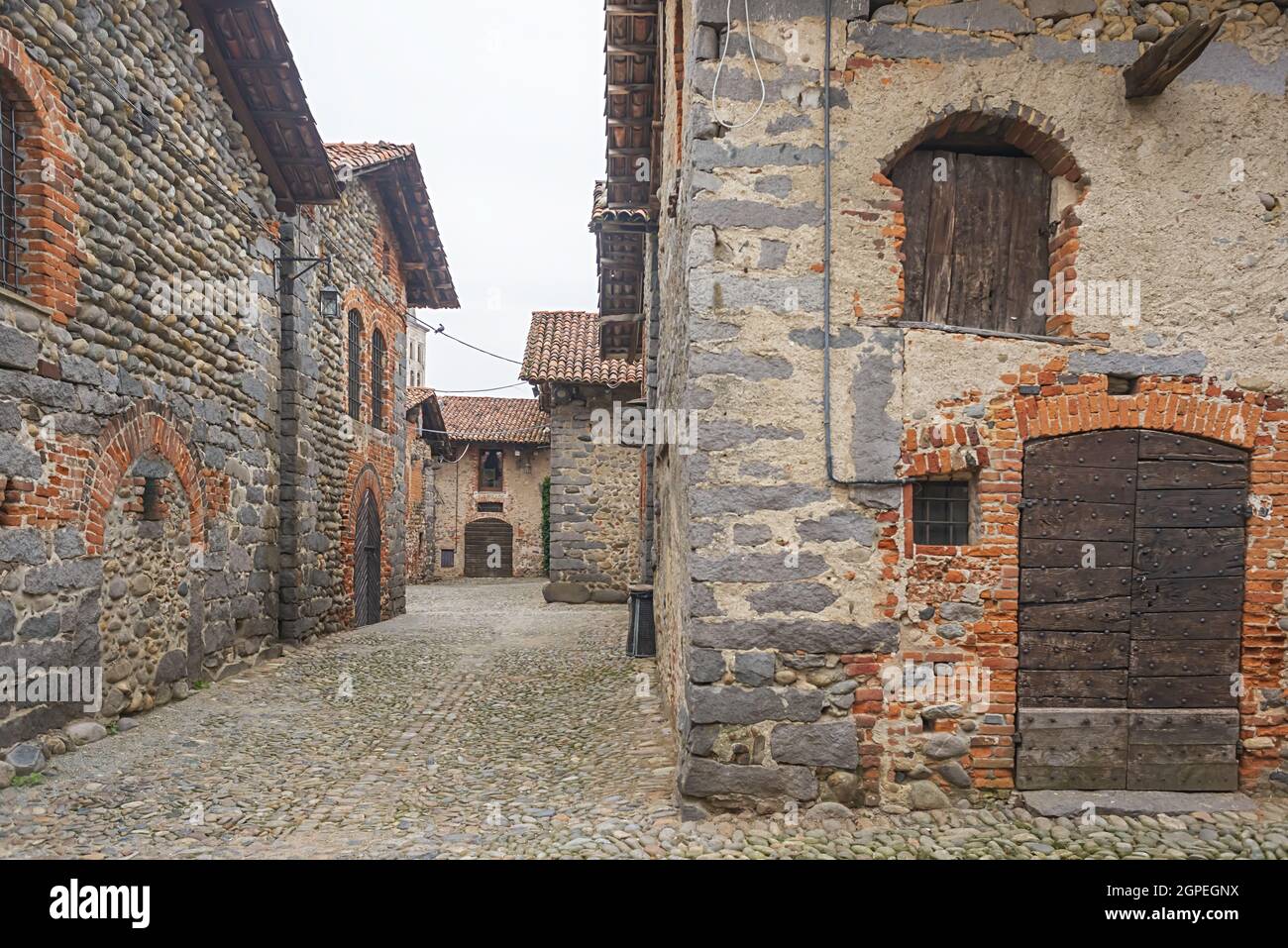 Villaggio rustico hi-res stock photography and images - Alamy