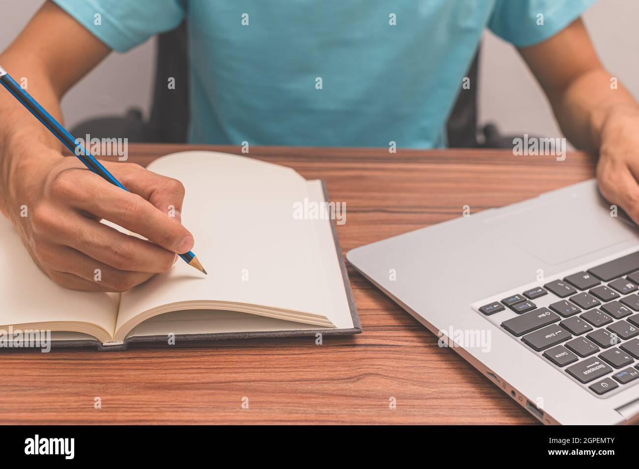 People who write books At the desk Stock Photo - Alamy
