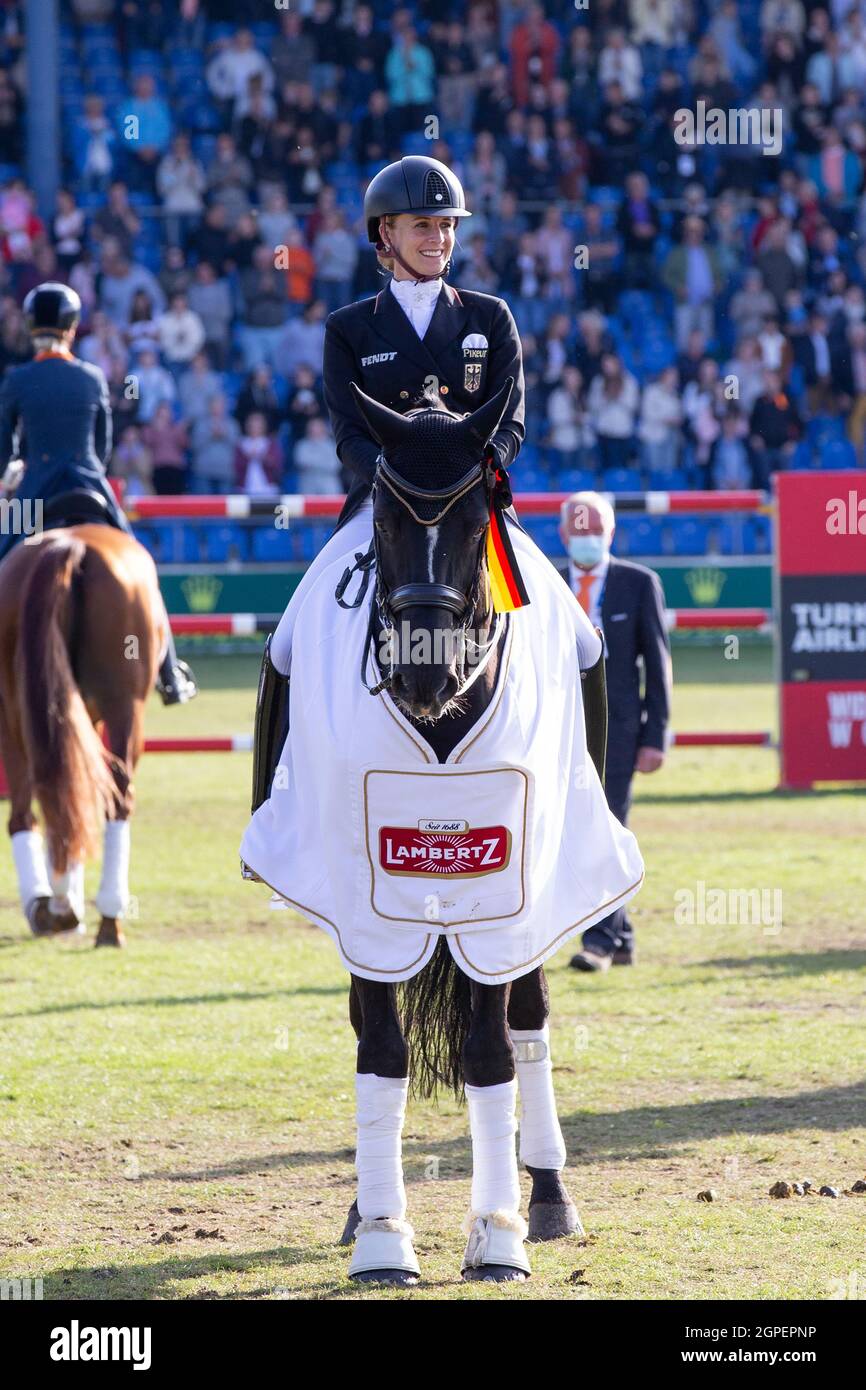 From left to right: Jessica VON BREDOW-WERNDL (GER) on FERDINAND BB ...