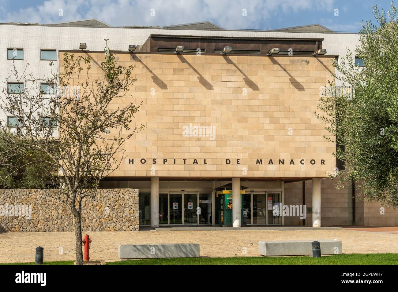 Hospital main door hi-res stock photography and images - Alamy