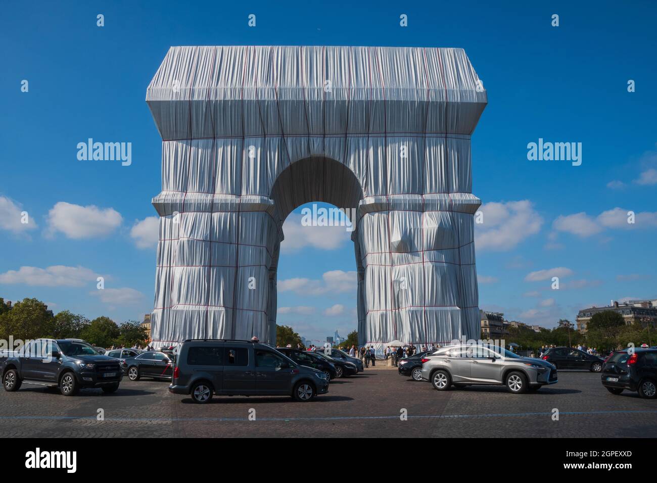 Christo and jeanne claude building hi-res stock photography and images ...