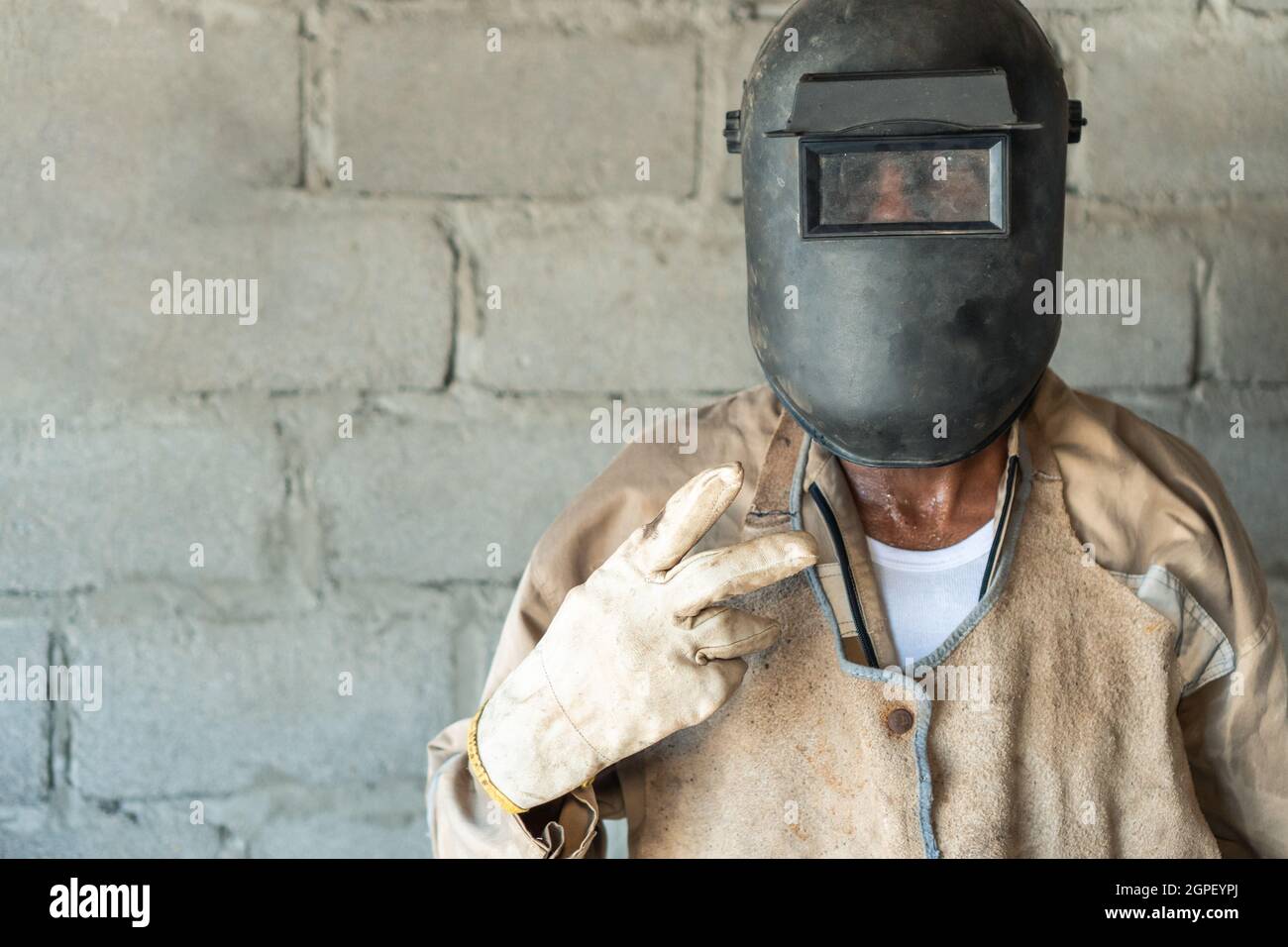 Welder in his work environment Stock Photo - Alamy