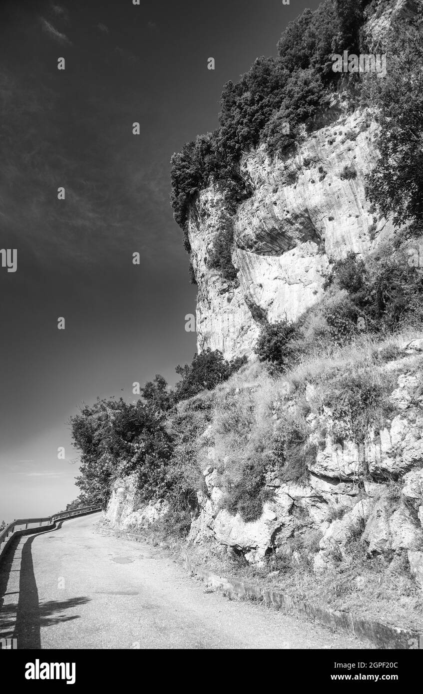 Cliff road Black and White Stock Photos & Images - Alamy