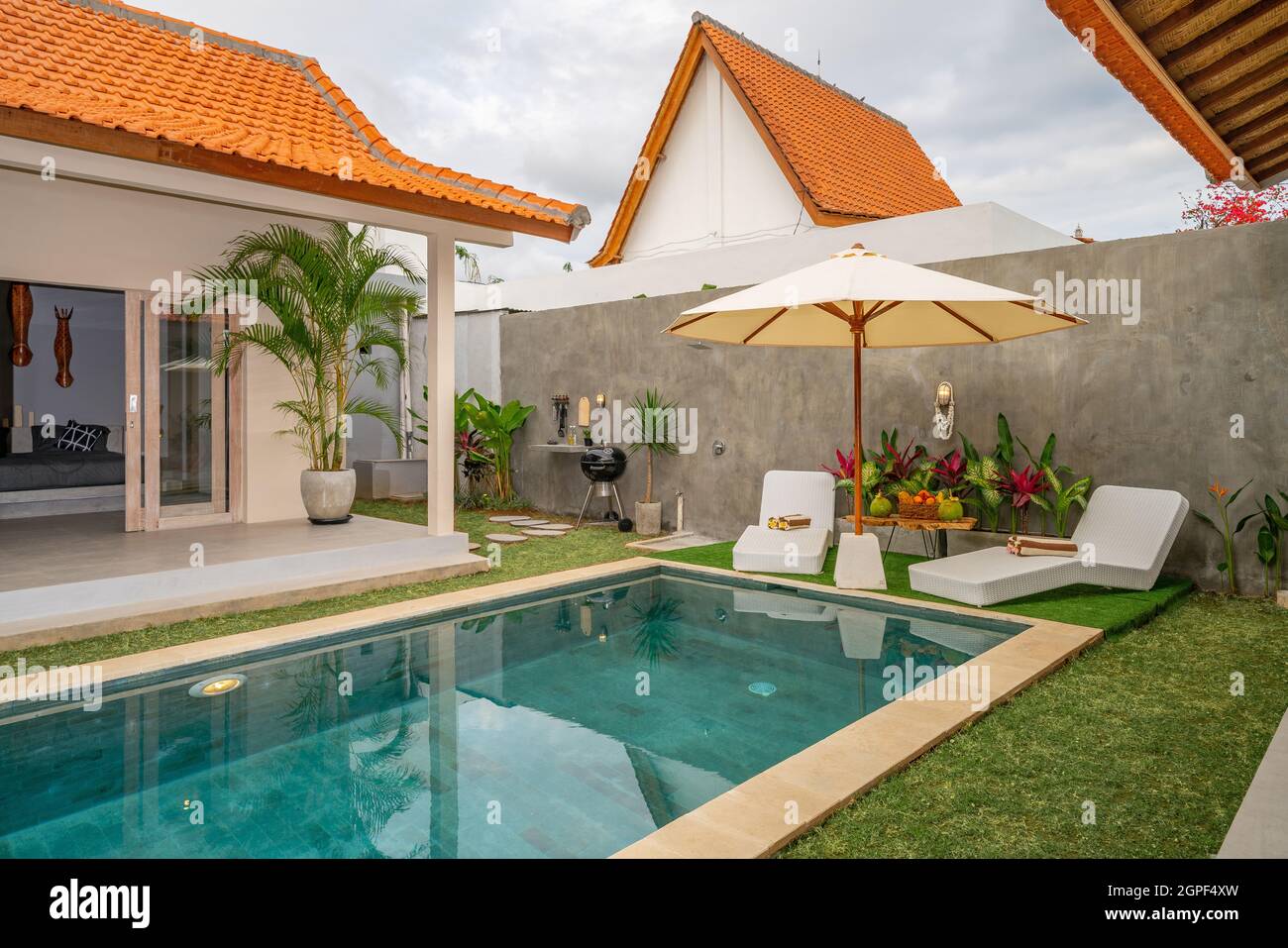 Modern villa with pool, view from the garden Stock Photo - Alamy
