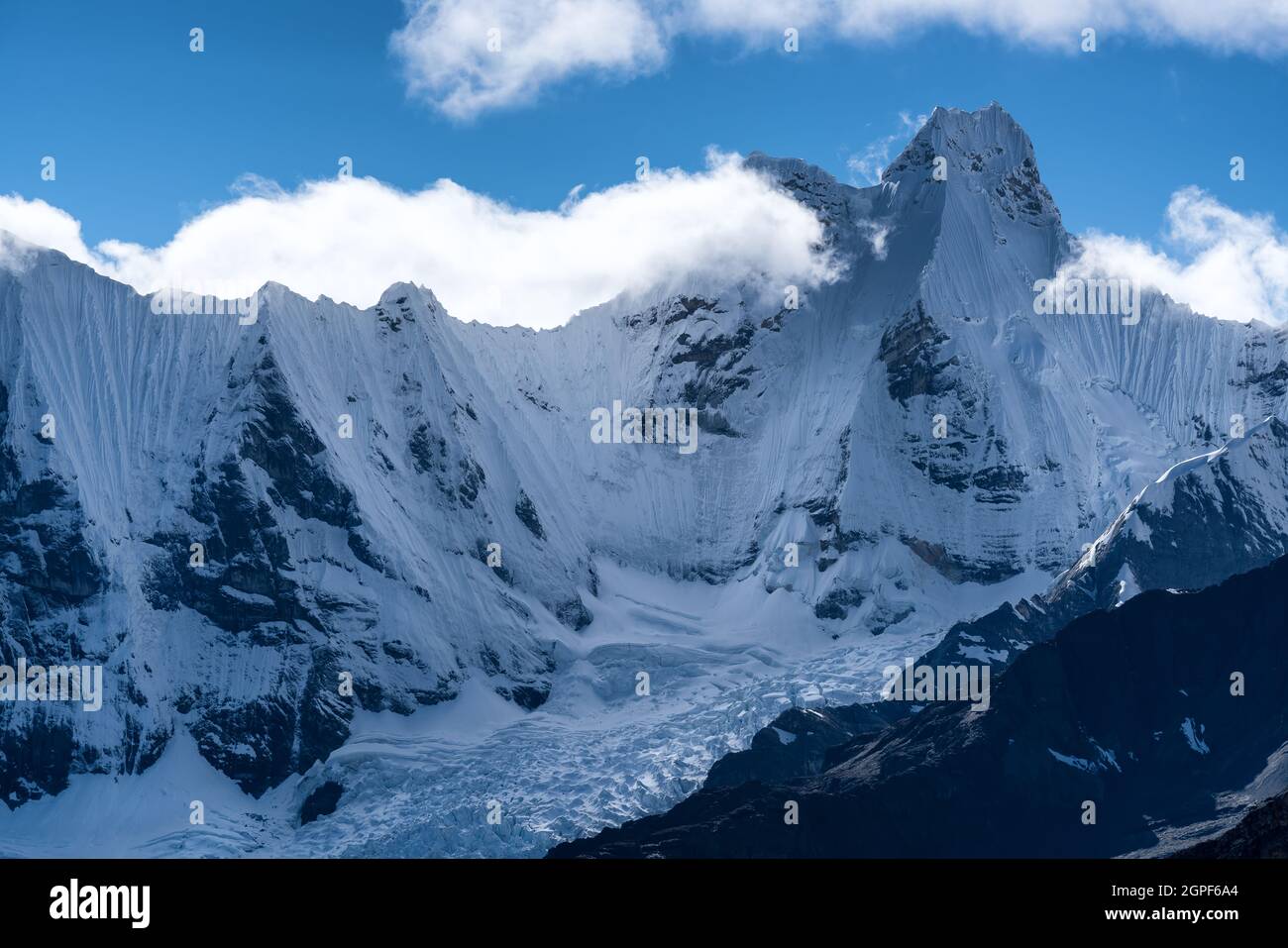 Mountains along the Cordillera Huayhuash Trek, Peru Stock Photo - Alamy