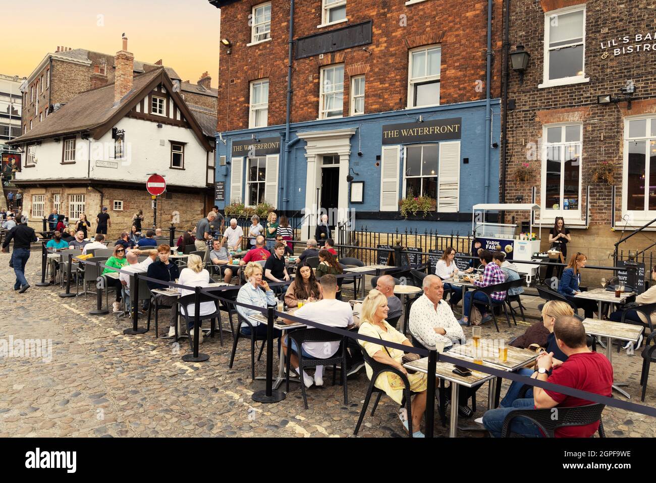 City of york england people hi-res stock photography and images - Alamy