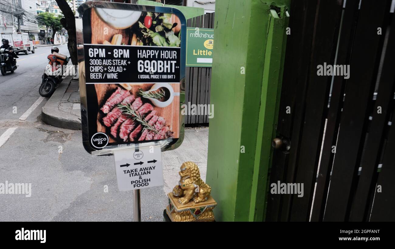 Restaurant sign board hi-res stock photography and images - Alamy