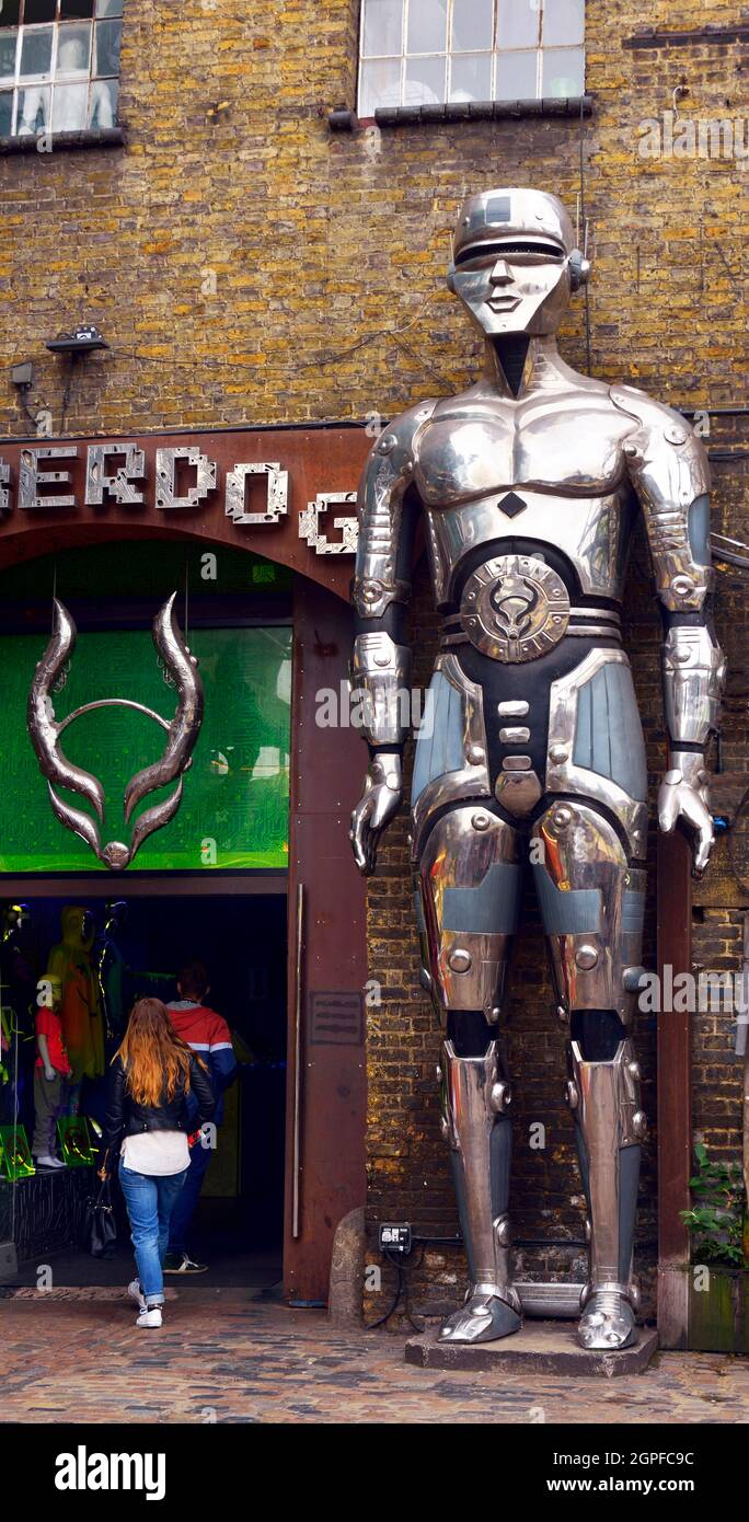 Cyberdog shop hi-res stock photography and images - Alamy