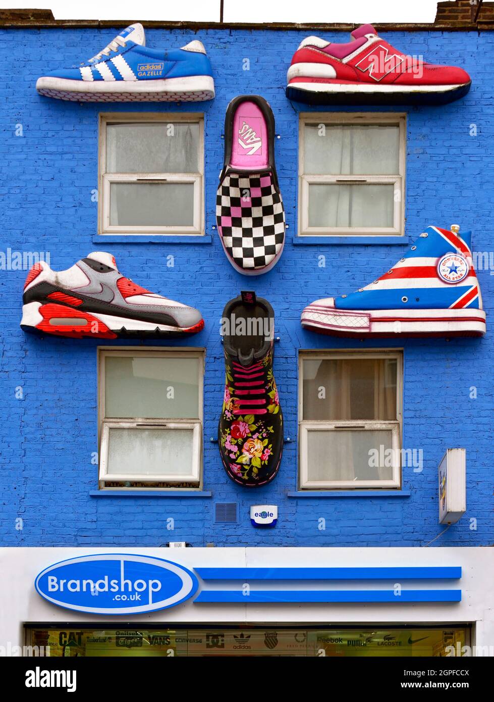 GREAT BRITAIN, LONDON, SHOES SHOP IN DINGWALLS MARKET IN CAMDEM AT ...