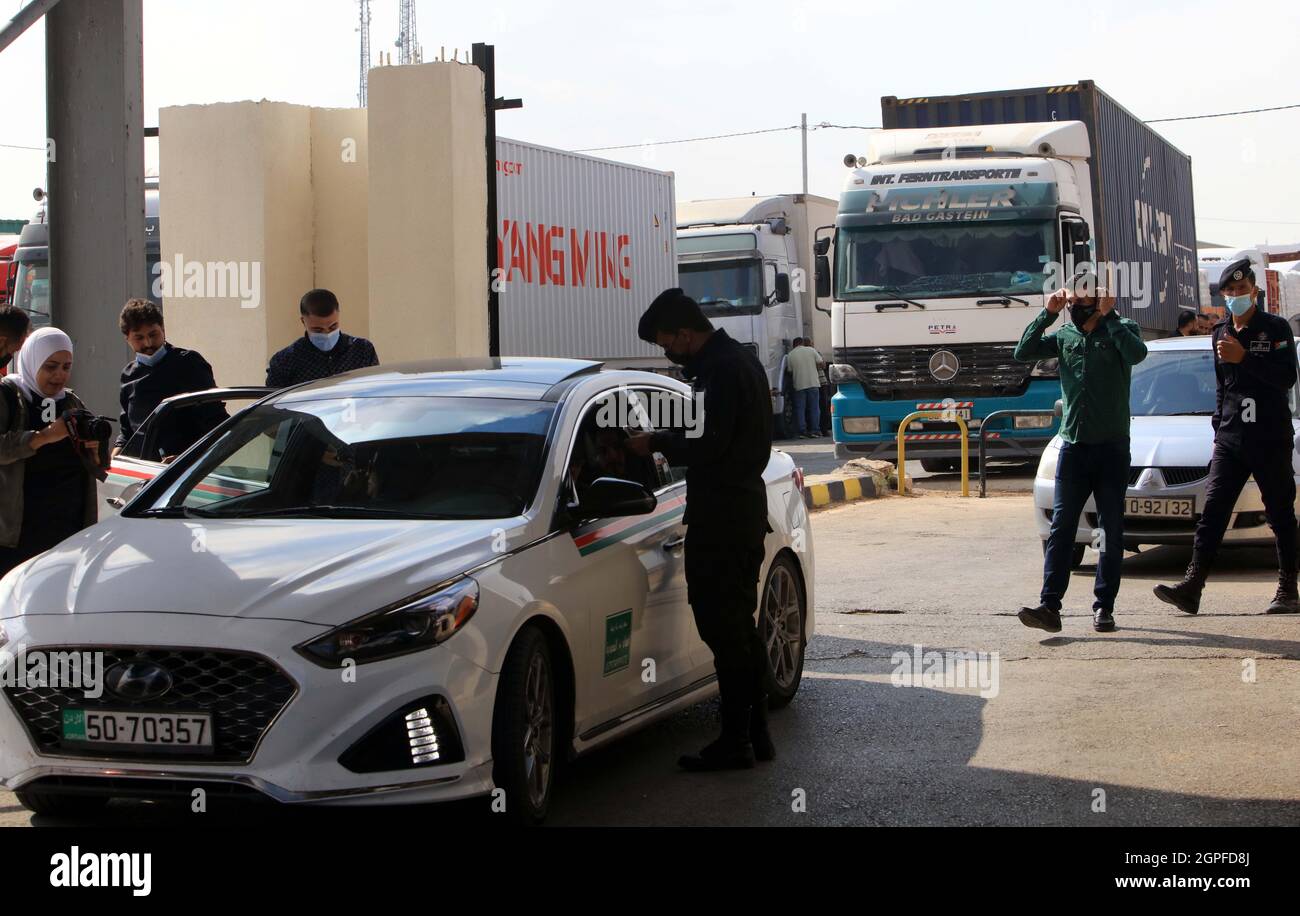 Amman. 29th Sep, 2021. Jordanian security members check a car at a ...