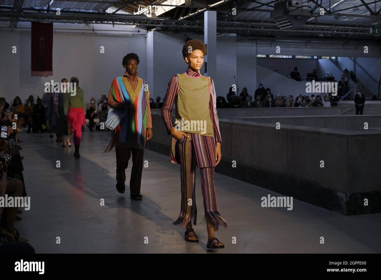 Kenneth ize fashion hi-res stock photography and images - Alamy