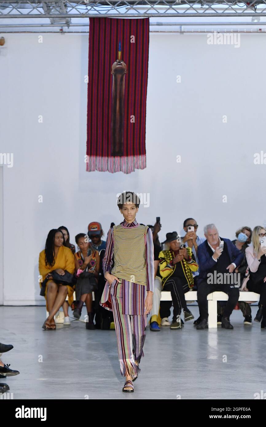 Kenneth ize fashion hi-res stock photography and images - Alamy