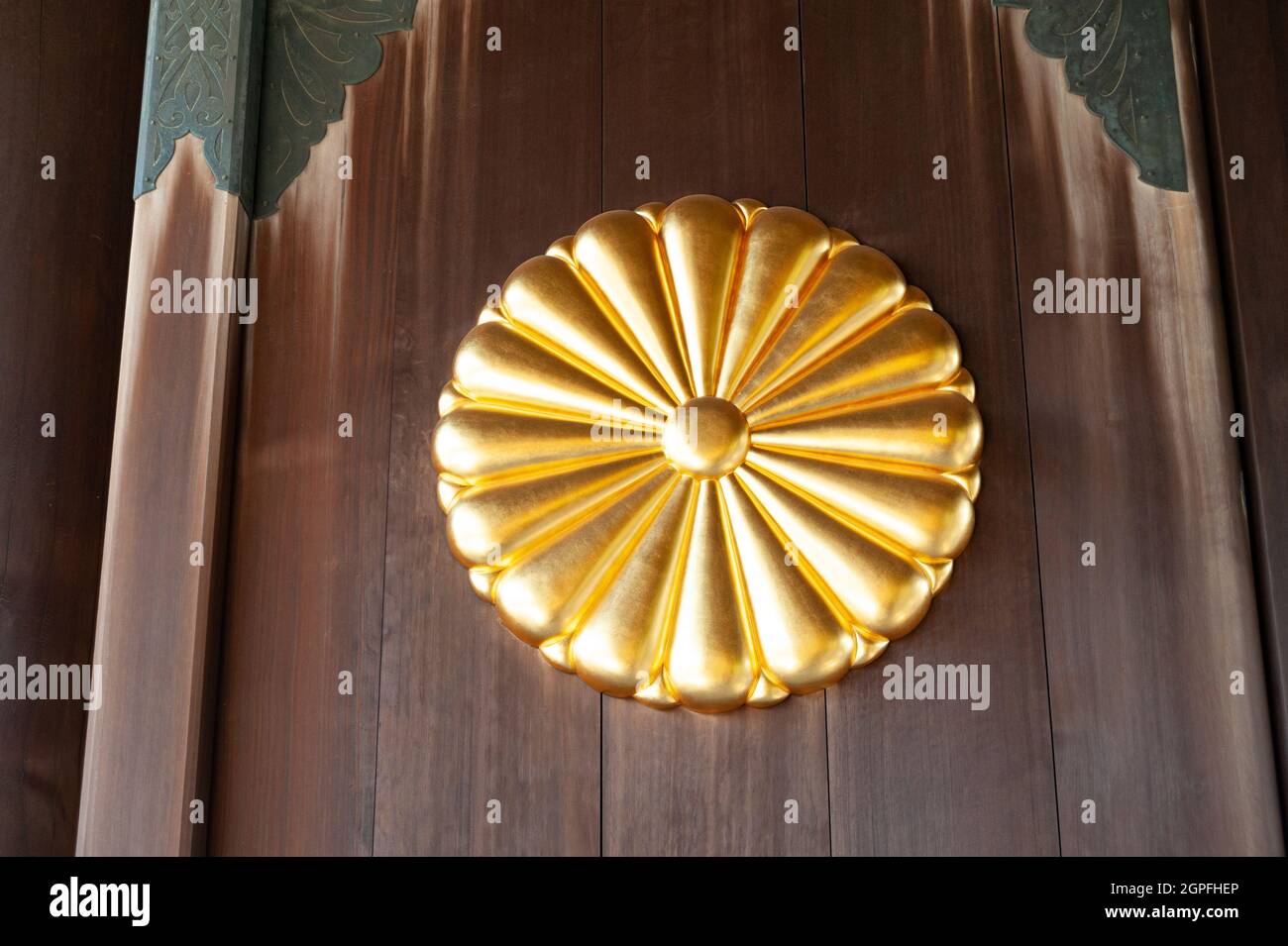 Japanese imperial crest hi-res stock photography and images - Alamy