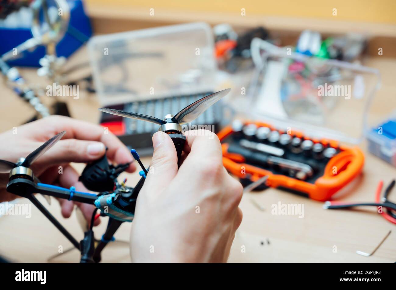 Repairs aircraft hi-res stock photography and images - Alamy