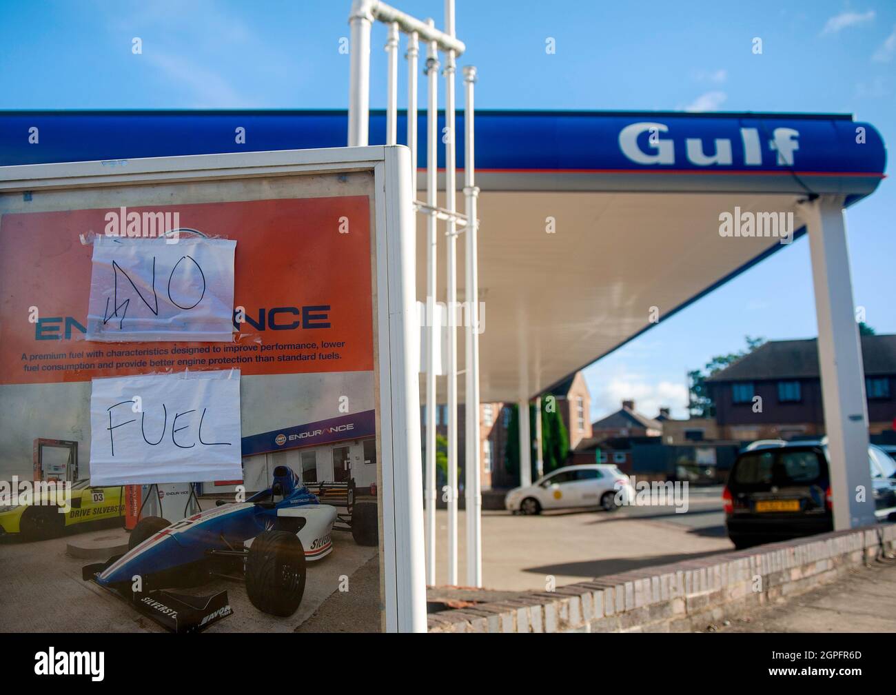 Empty fuel stations hi-res stock photography and images - Alamy