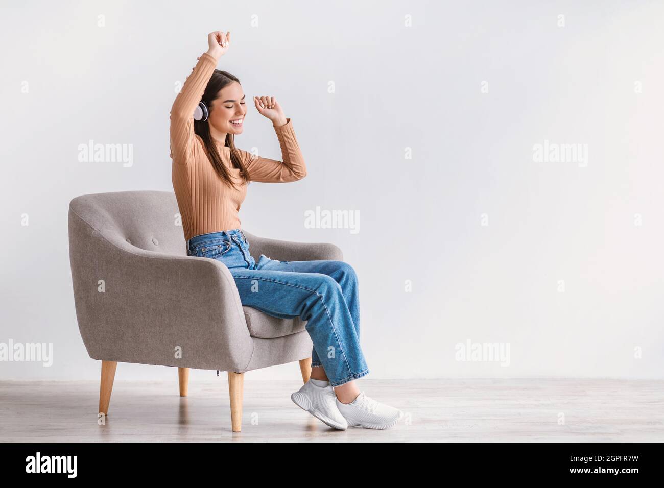 Lifting hands hi-res stock photography and images - Alamy