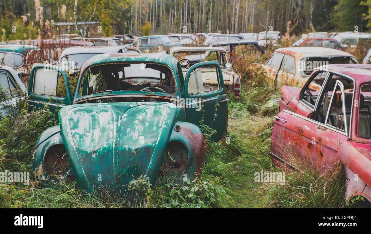 Rotten cars hi-res stock photography and images - Alamy