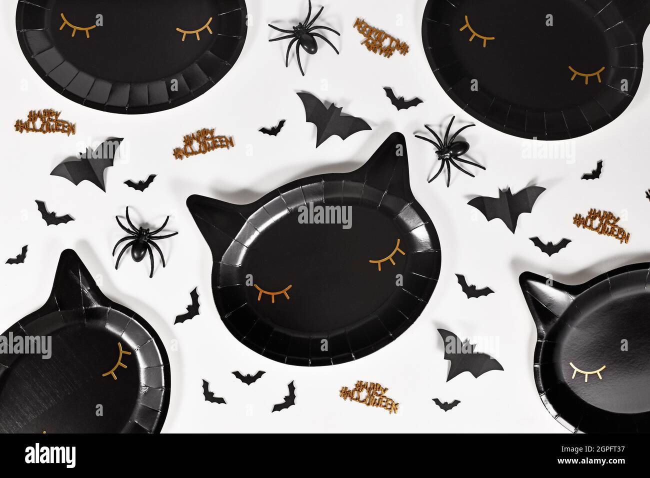 Black cat shaped Halloween party paper plates, bats and Happy Halloween ...