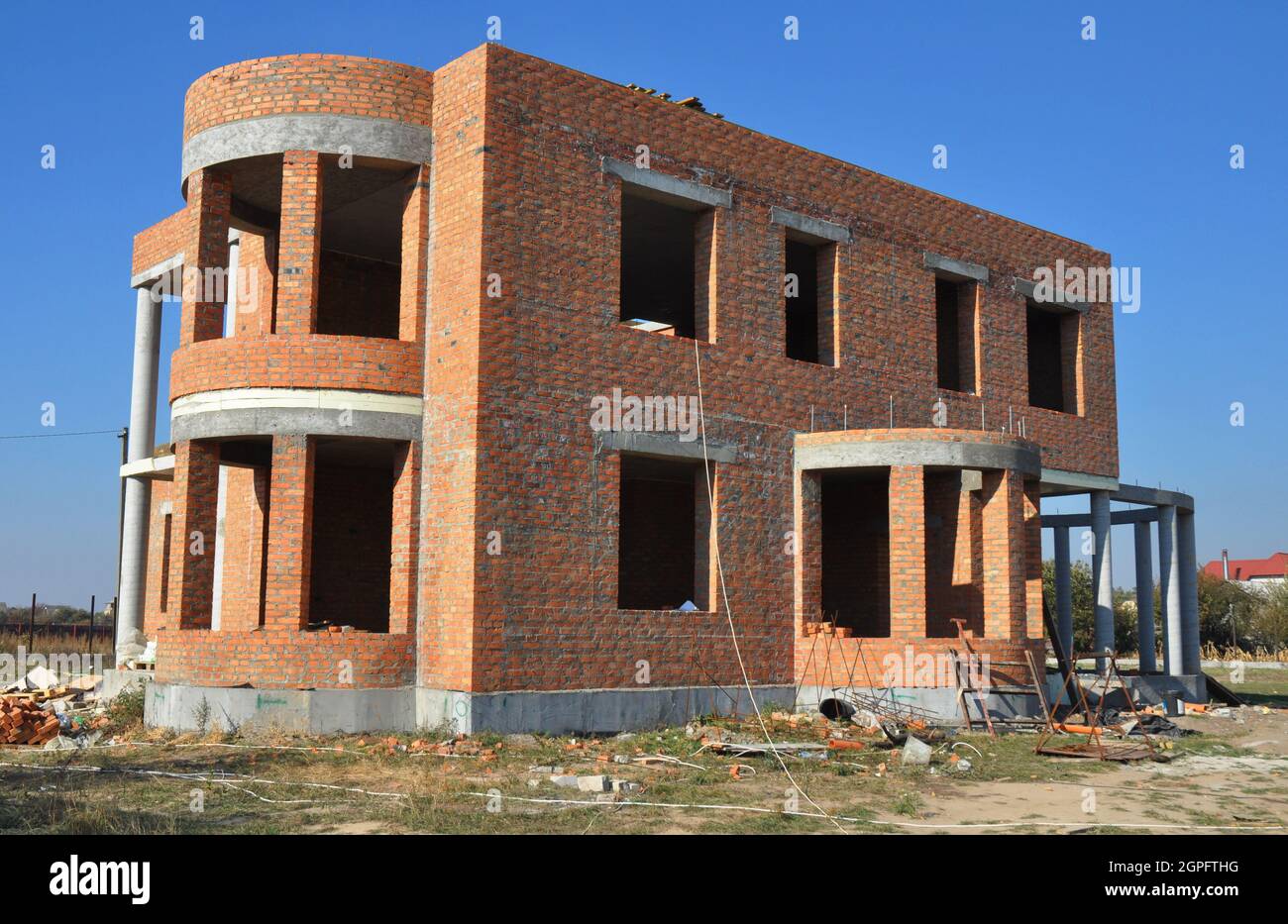 House with conservatory and garage hi-res stock photography and images ...