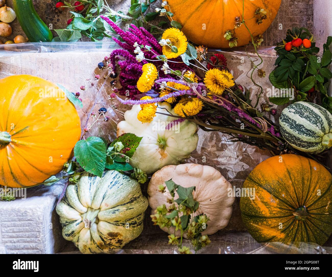 Fruit and vegetables at an English parish church harvest festival Stock ...