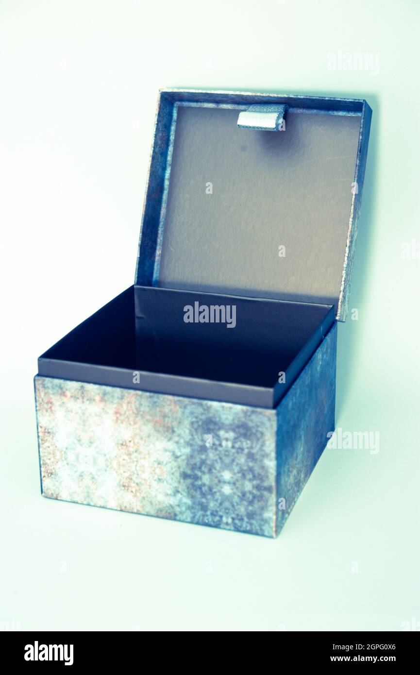 open box isolated Stock Photo - Alamy