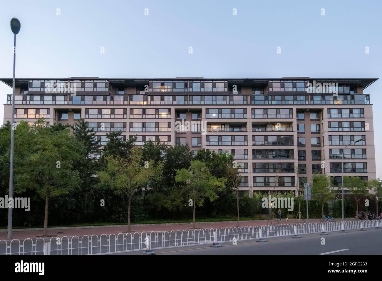 Office building design hi-res stock photography and images - Alamy