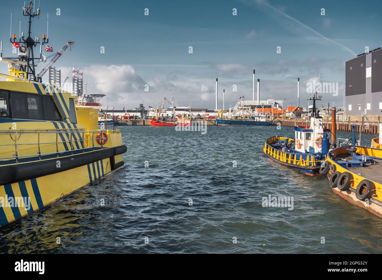 Cockpit cargo container ship hi-res stock photography and images - Alamy