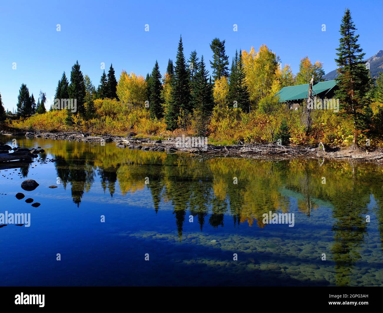 Old cabin in fall color hi-res stock photography and images - Alamy