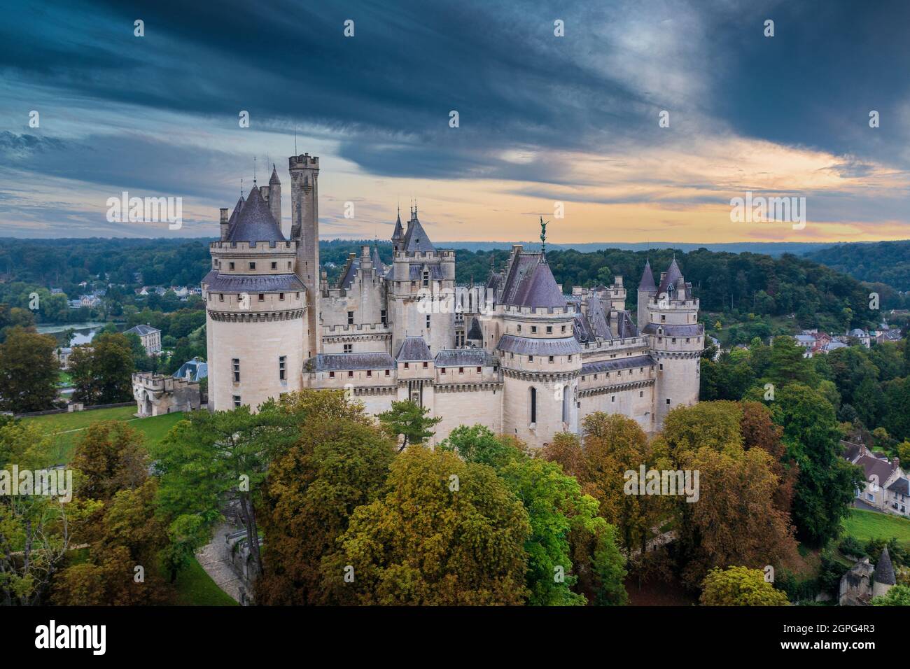 Pierrefonds castle chateau de pierrefonds hi-res stock photography and ...