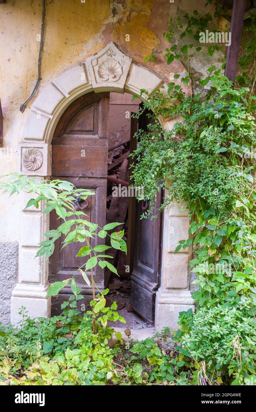 Fossa (Aq), Italy 25/09/2021: the city abandoned after the earthquake ...