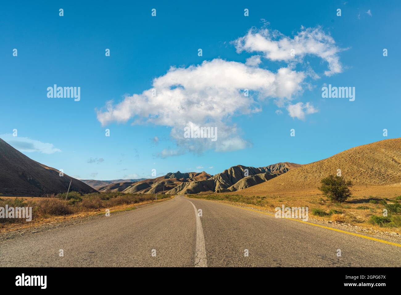 Asphalt driveway winding road hi-res stock photography and images - Alamy