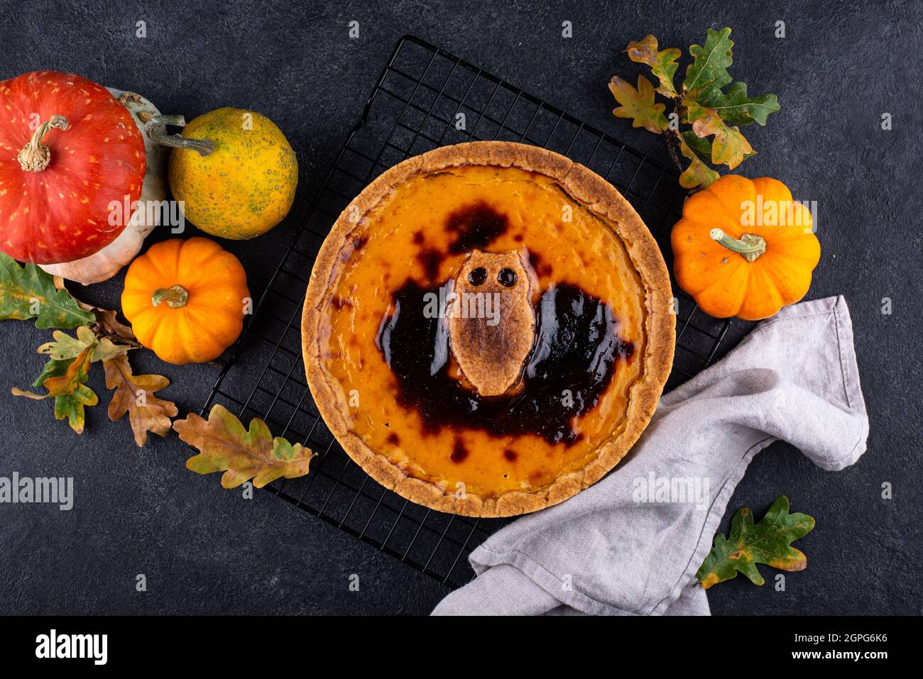 Pumpkin pie, traditional autumn food Stock Photo - Alamy