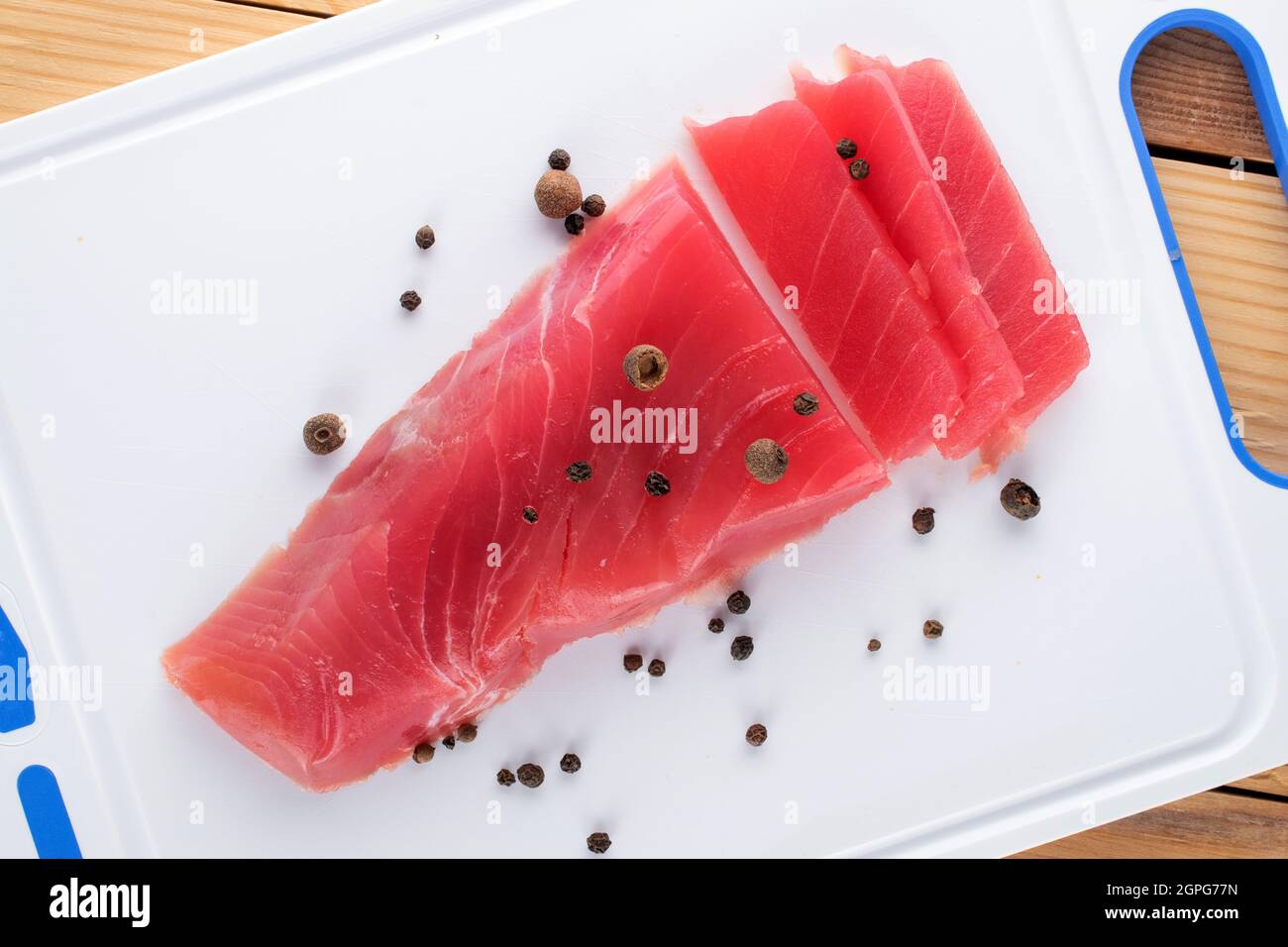 Fish market cutting up tuna hi-res stock photography and images - Alamy