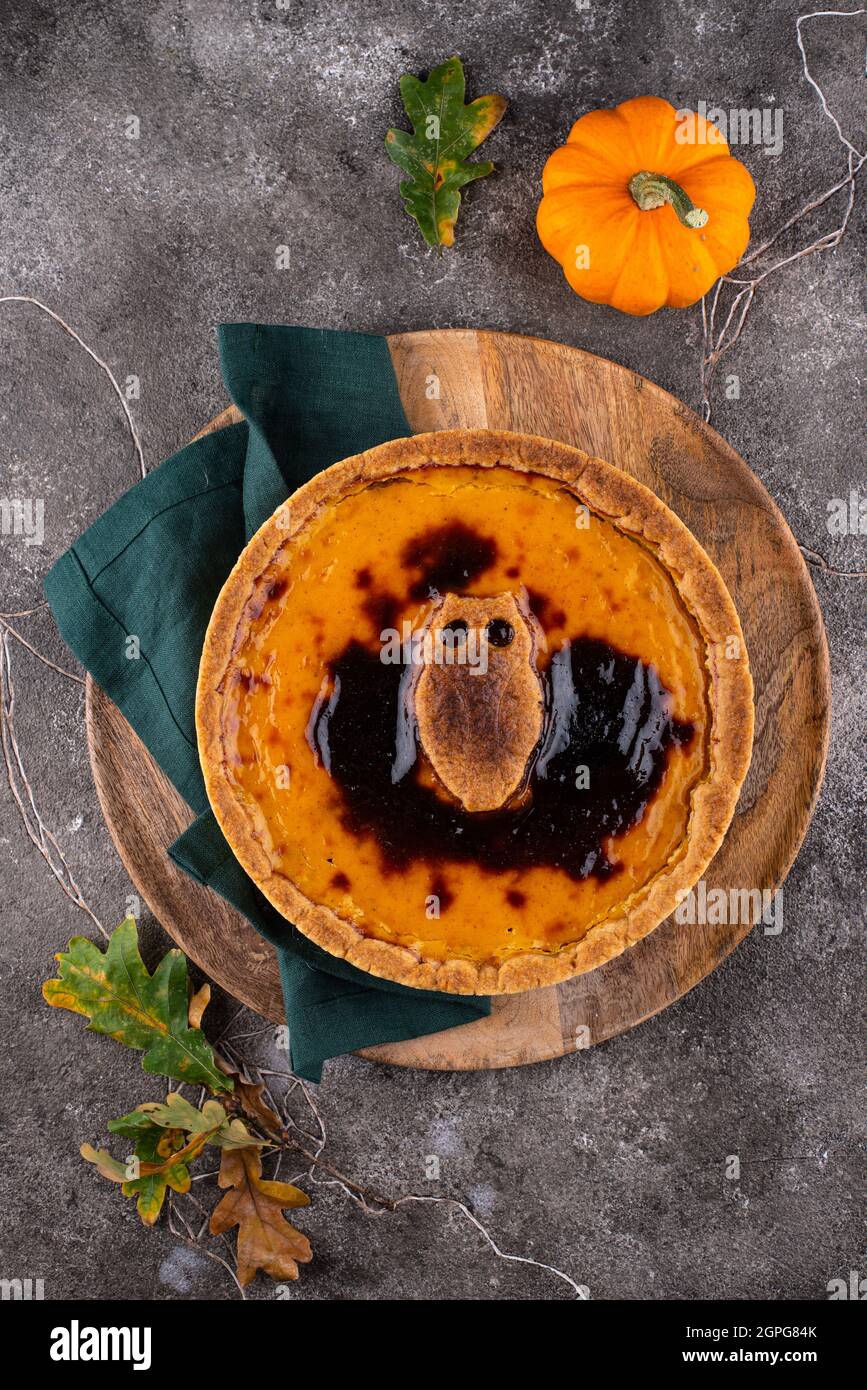 Pumpkin pie, traditional autumn food Stock Photo - Alamy