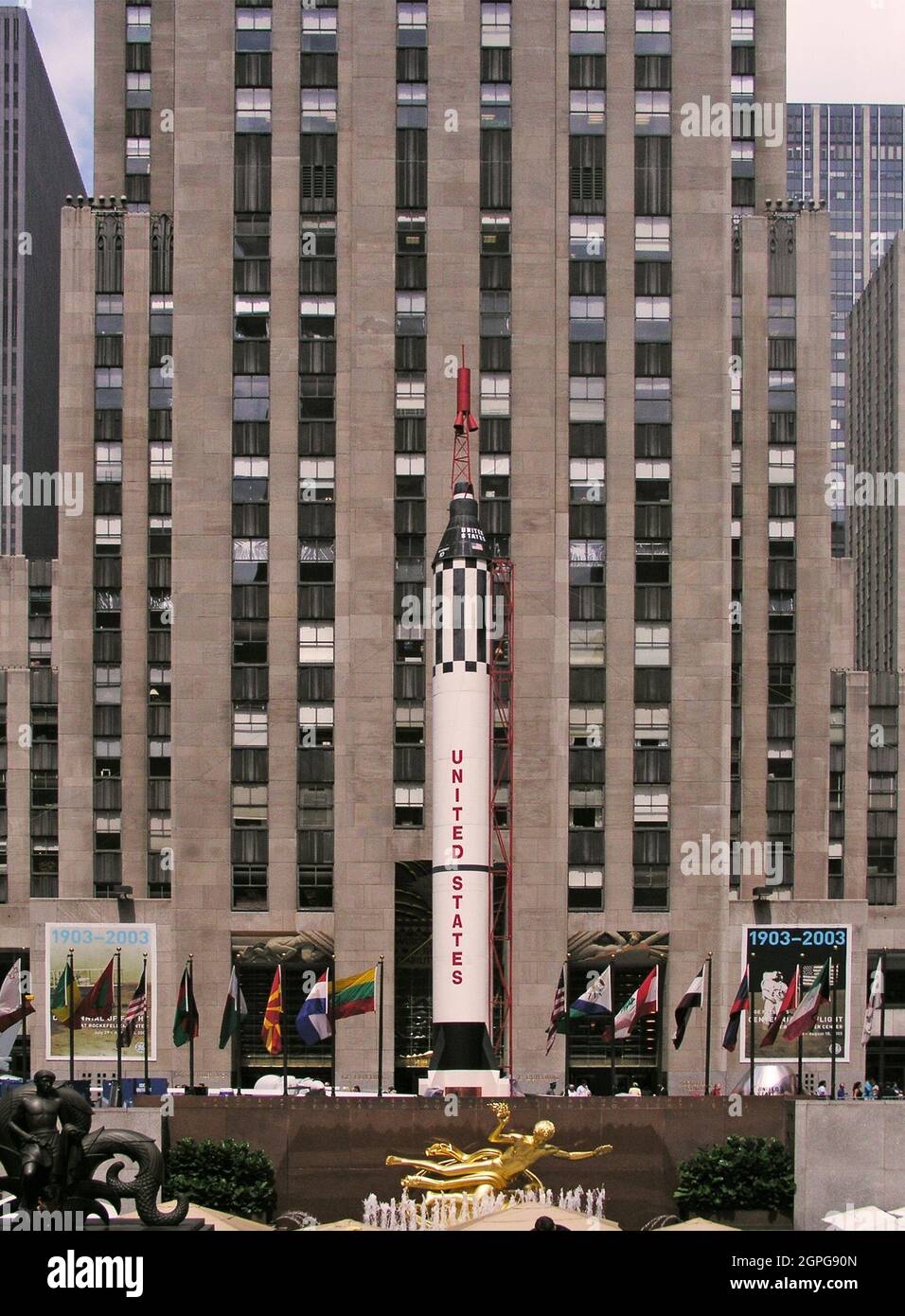 Manhattan sculpture exhibit display hi-res stock photography and images ...