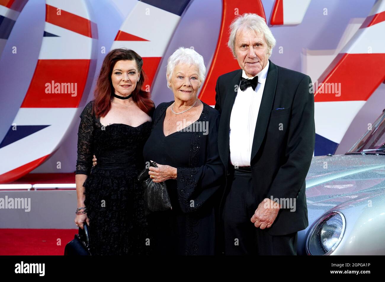 Judi dench finty williams hi-res stock photography and images - Alamy