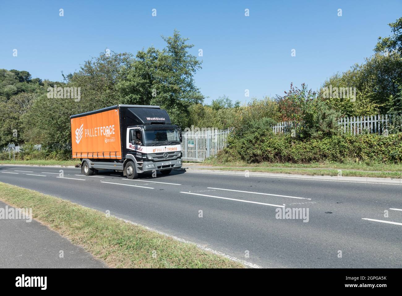 Palletforce livery truck hi-res stock photography and images - Alamy