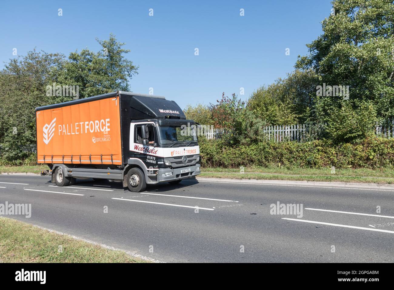 Palletforce livery truck hi-res stock photography and images - Alamy