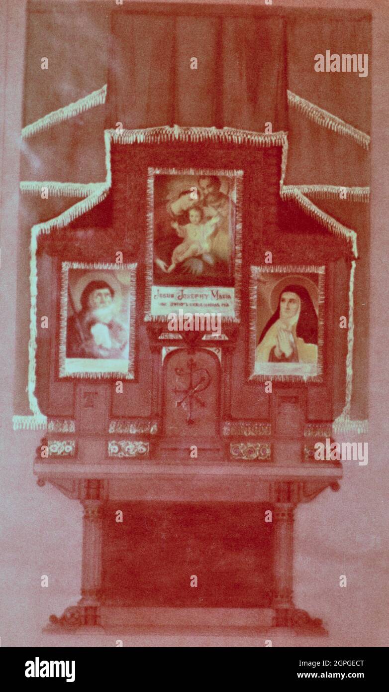 Altar Bocabella by Gaudí with the collaboration of cabinetmaker ...