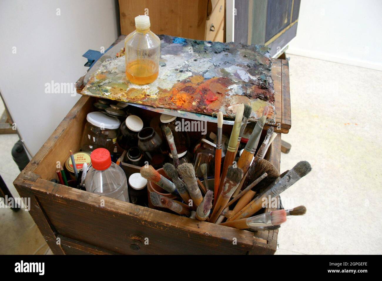 COLOR TUBES in an artist´s studio Stock Photo - Alamy