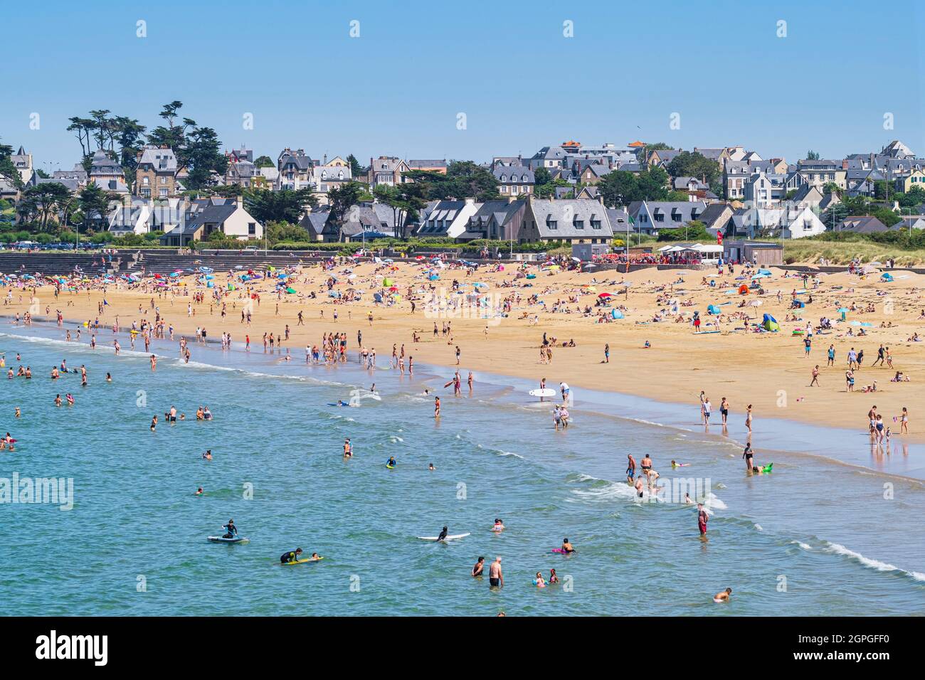 France, Ille-et-Vilaine, Saint-Lunaire, Longchamp beach along the GR 34 ...