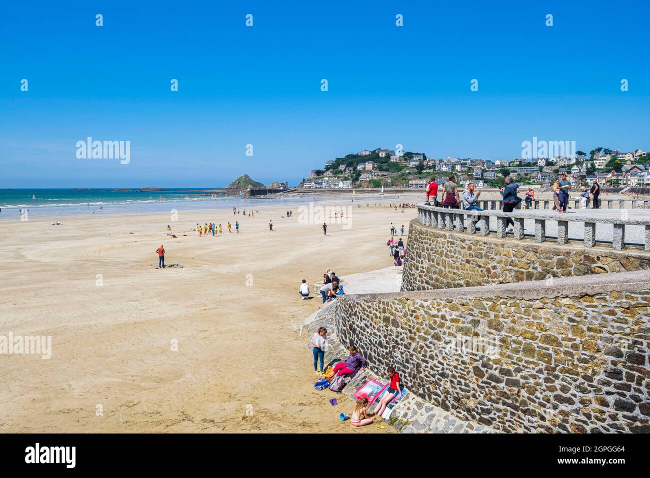 France, Cotes d'Armor, Pleneuf-Val-Andre, Val André beach along the GR ...