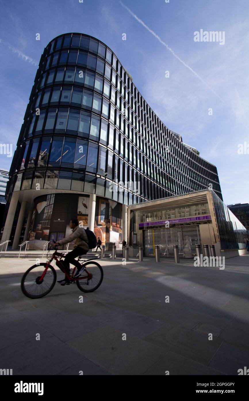 Elizabeth line station hi-res stock photography and images - Alamy