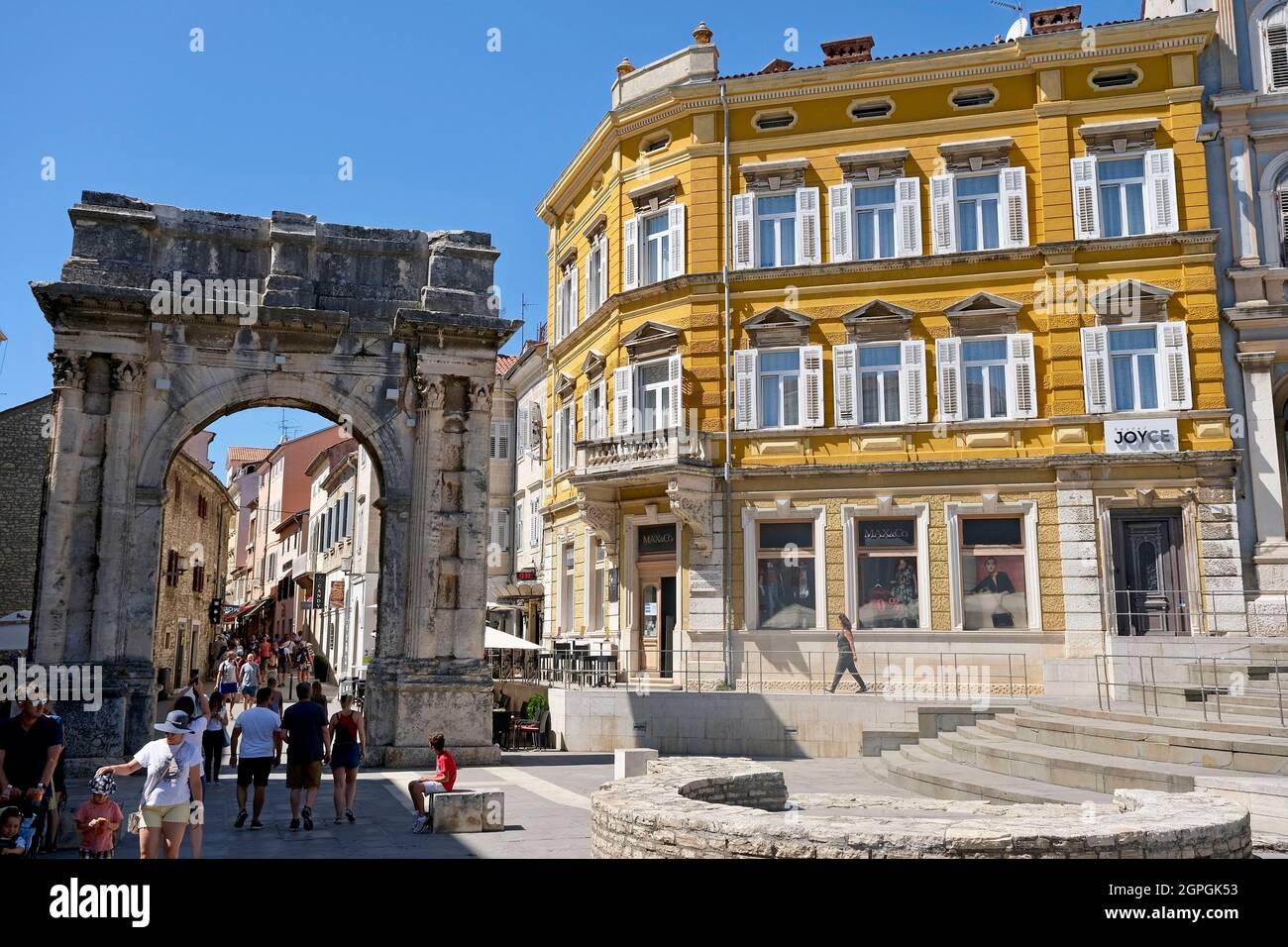 Croatia, Istria, Adriatic coast, Pula, the Golden Gate, was erected ...