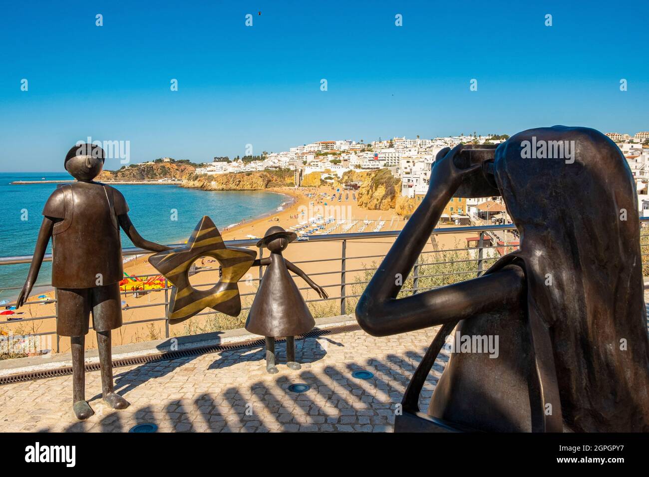 Albufeira statue hi-res stock photography and images - Alamy